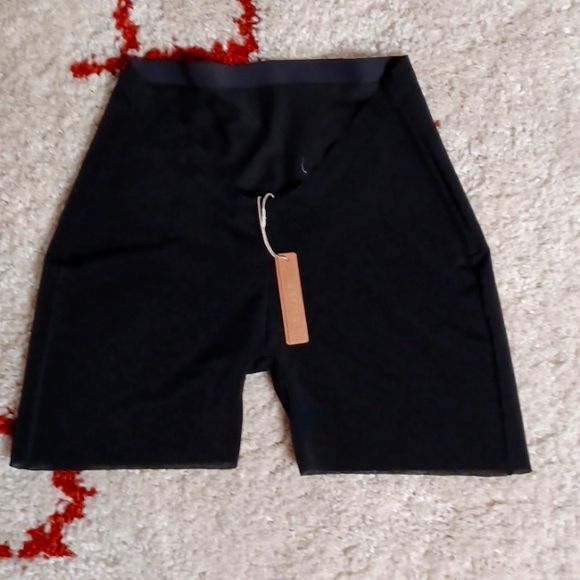 SKIMS | Intimates & Sleepwear | Nwt Skims Sheer Sculpt Low Back Shorts ...